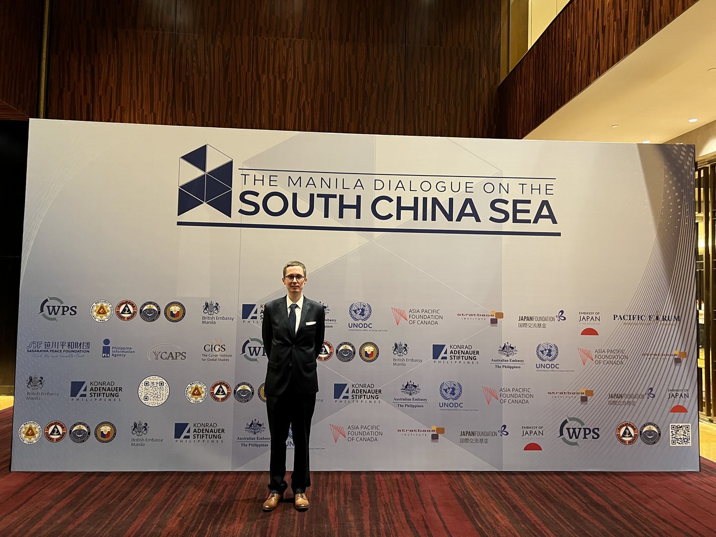 Dr. Mateusz Chatys at a conference in Manila